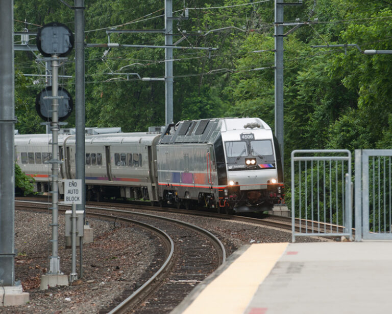 ALP-45DP Dual-Powered Locomotive Procurement - STV